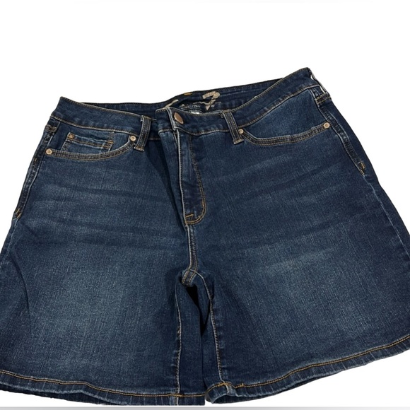 Seven7 | Shorts | Seven7 Weekend Blue Jean Shorts Size 6 | Poshmark